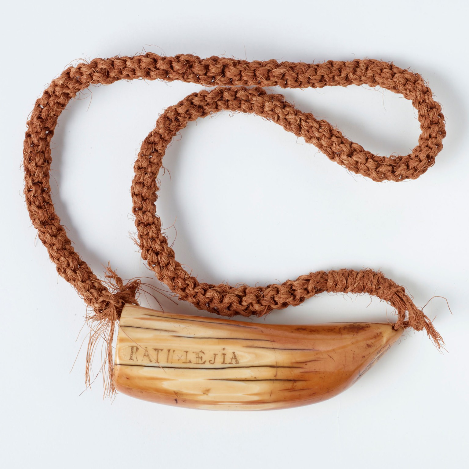 Whale tooth graffiti – personalised Fijian tabua | Te Papa’s Blog